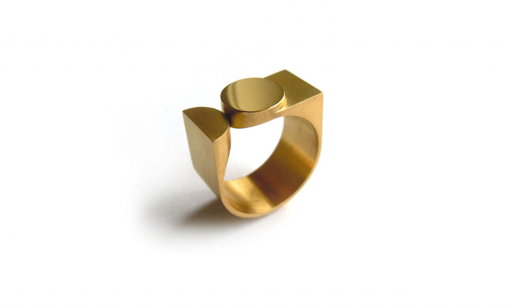 18ct-yellow-gold-square-round-ring - Oxx Jewellery